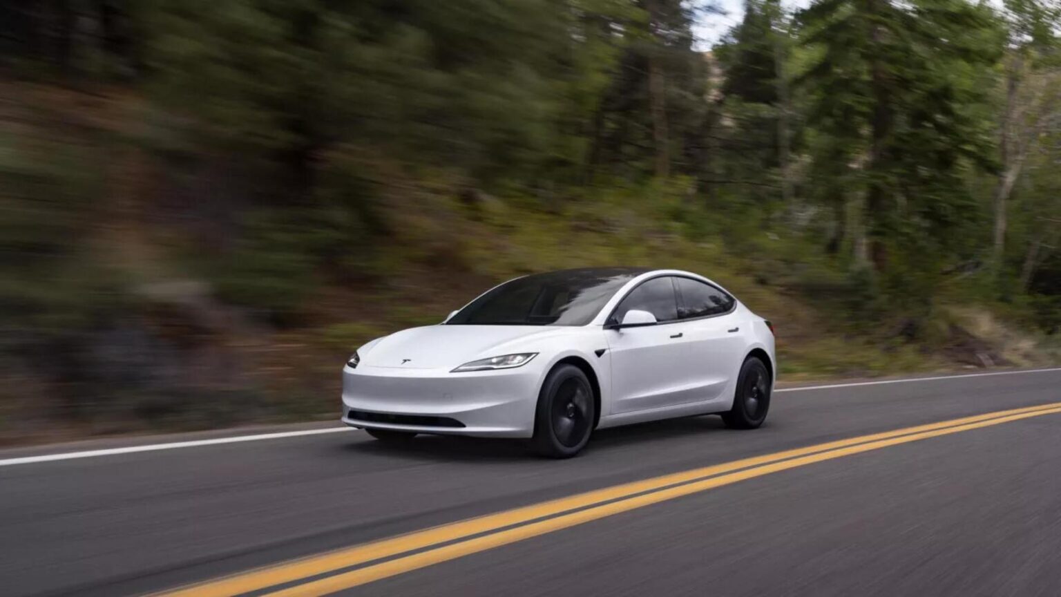 Tesla a lansat în România cea mai accesibilă versiune a lui Model 3
